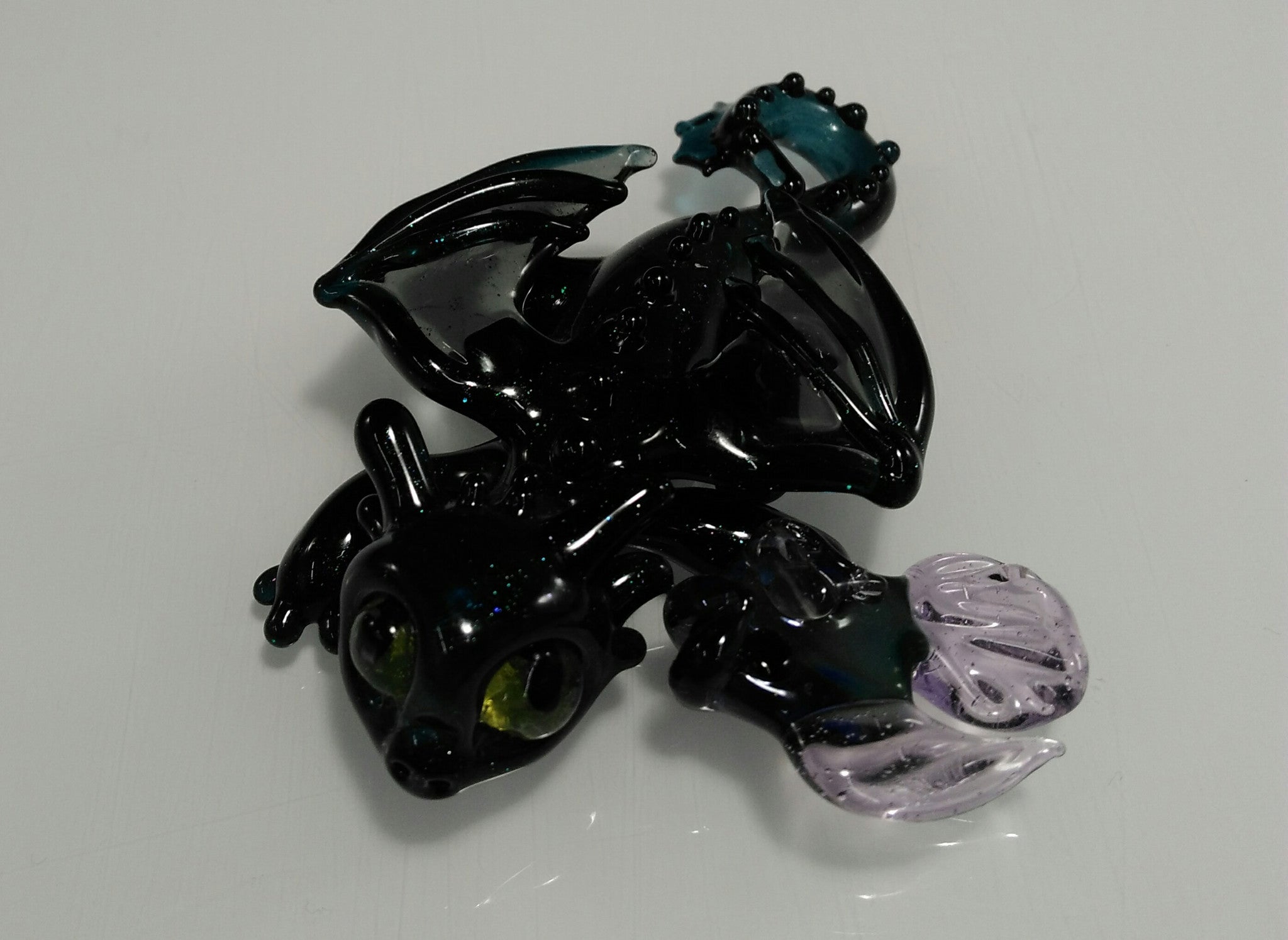 Toothless Pendant by Deviant – Prism Glassworks